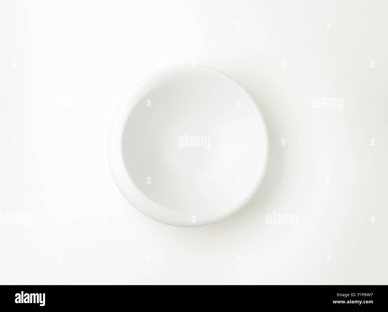 empty white bowl on white background Stock Photo - Alamy