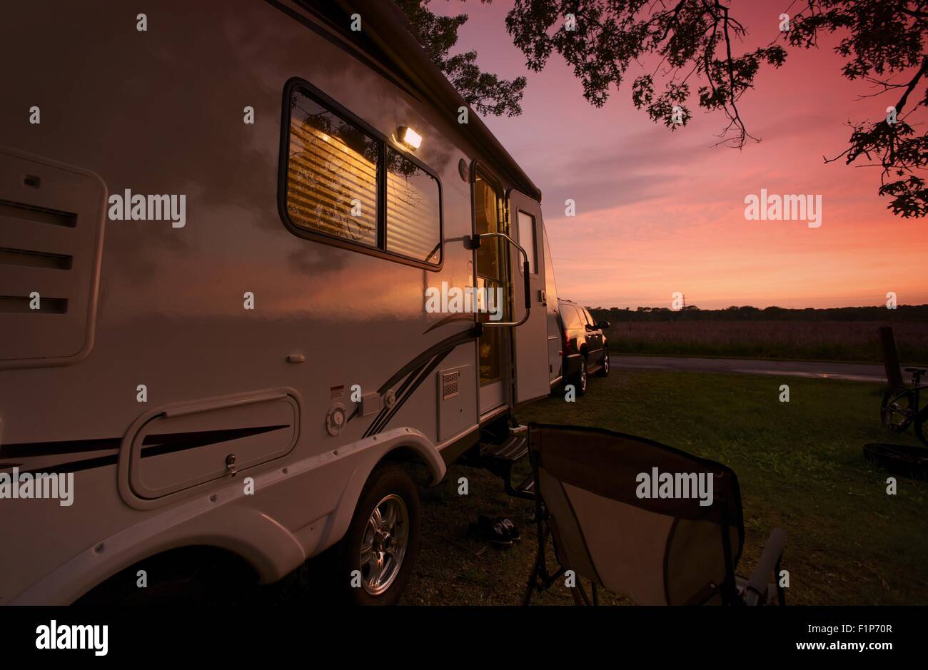 Travel Trailer in Sunset. Camping in Illinois, USA. Recreational ...
