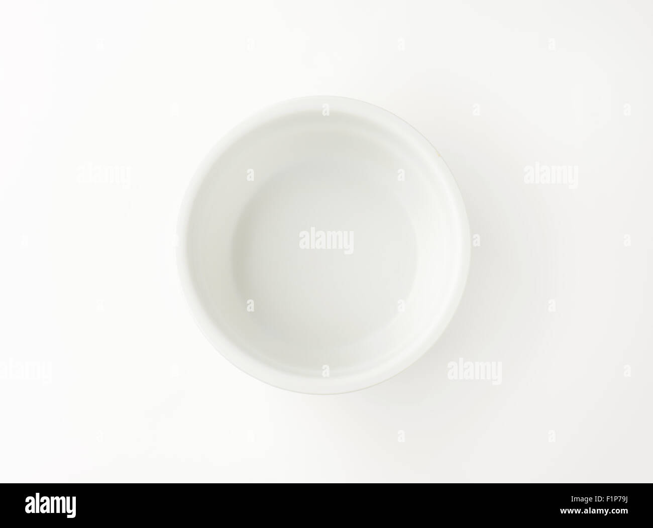 empty white bowl on white background Stock Photo - Alamy