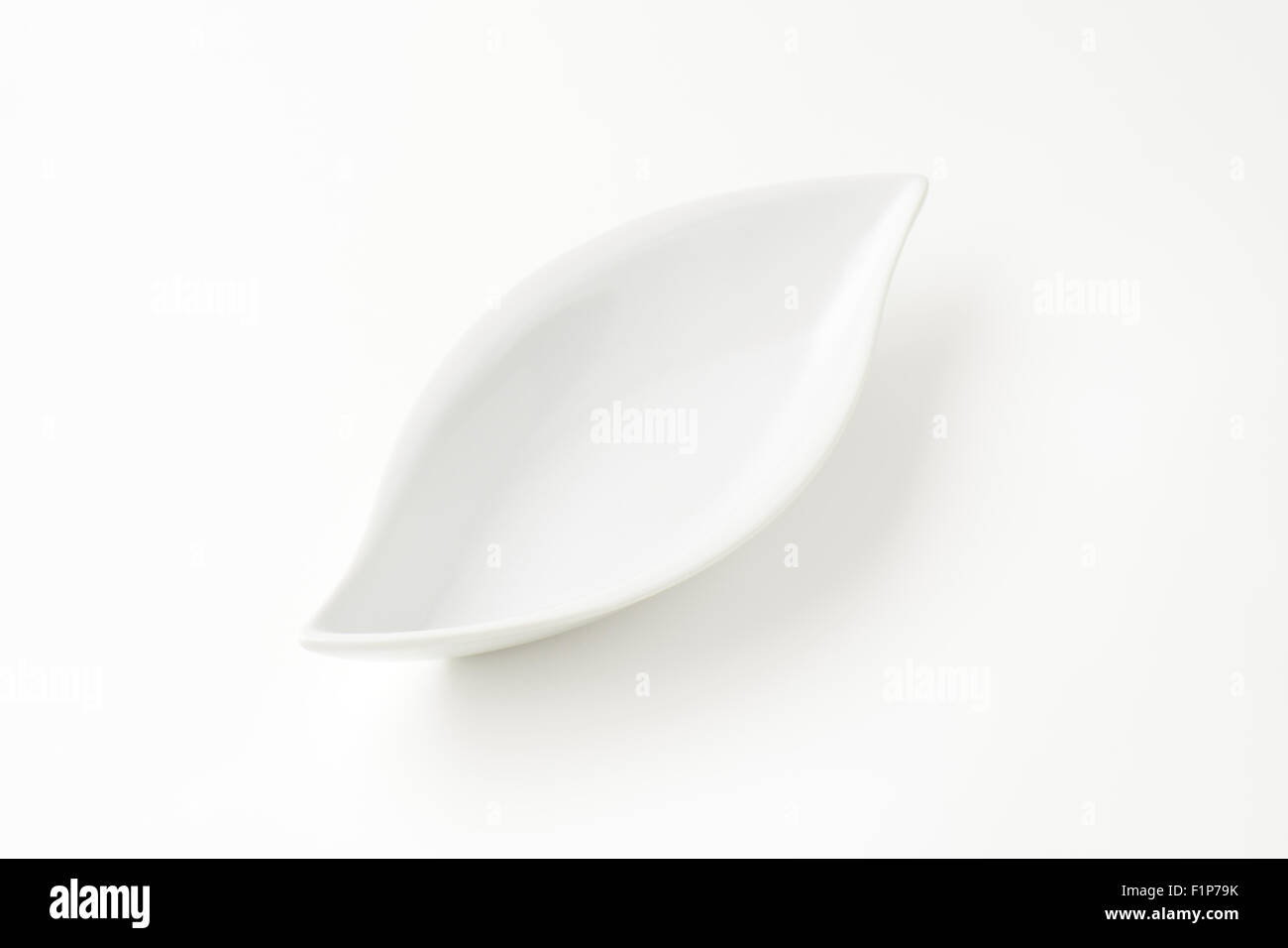empty white bowl on white background Stock Photo - Alamy