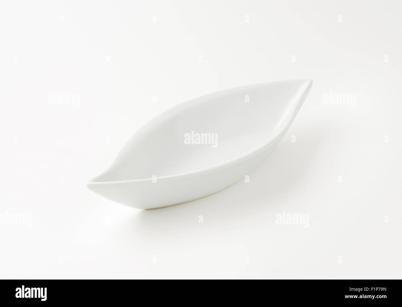 empty white bowl on white background Stock Photo - Alamy