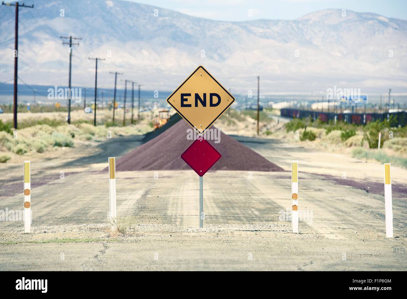 Road End Traffic Sign. Road End Somewhere in Southern California, USA ...