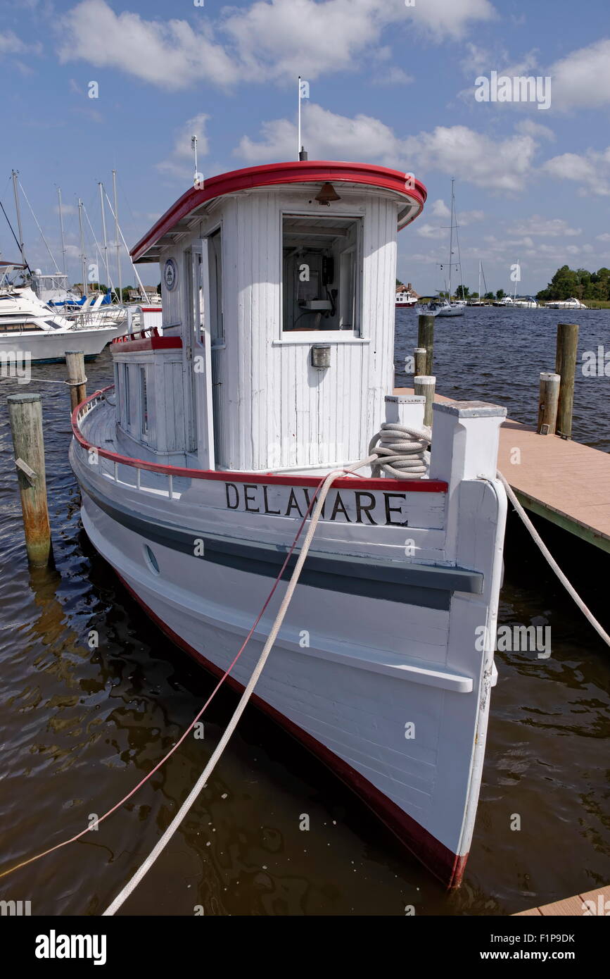 Chesapeake bay tugboat hi-res stock photography and images - Alamy