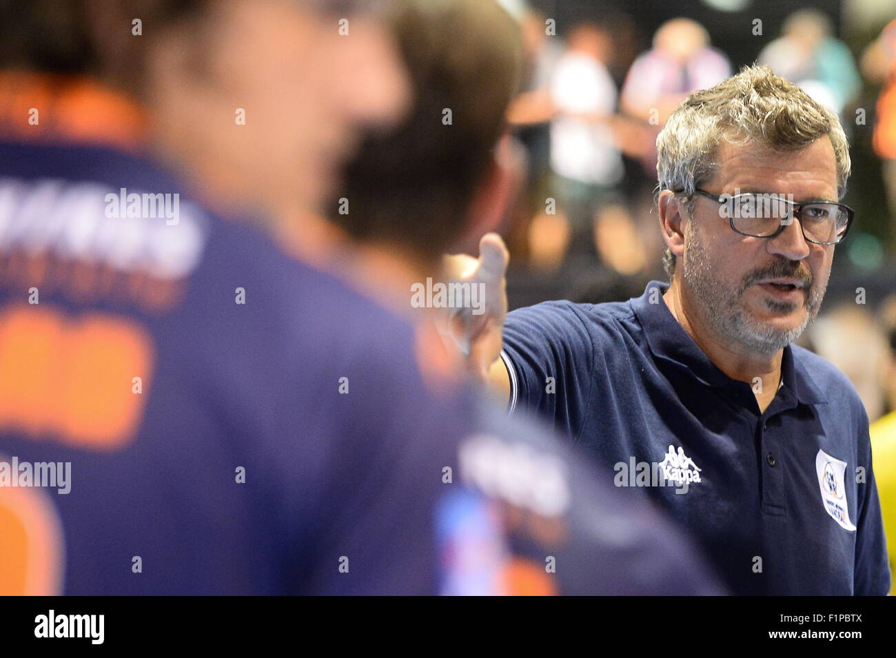 Entraîneur de handball hi-res stock photography and images - Alamy