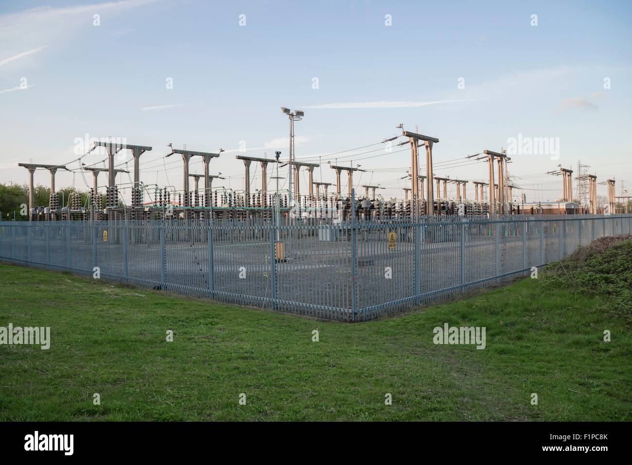 Uk power substation hi-res stock photography and images - Alamy
