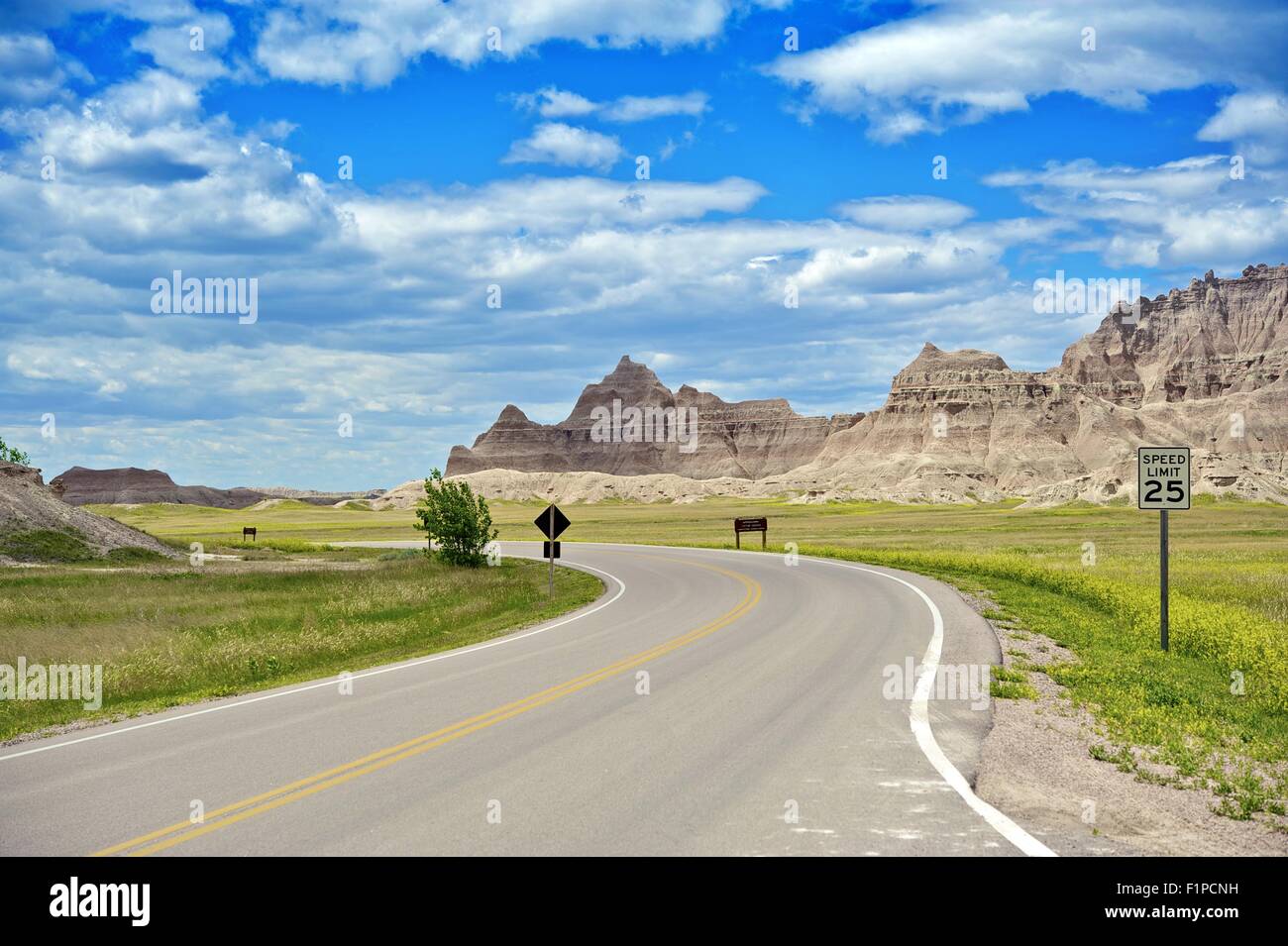Badlands Loop Road in Badlands National Park in South Dakota, USA ...