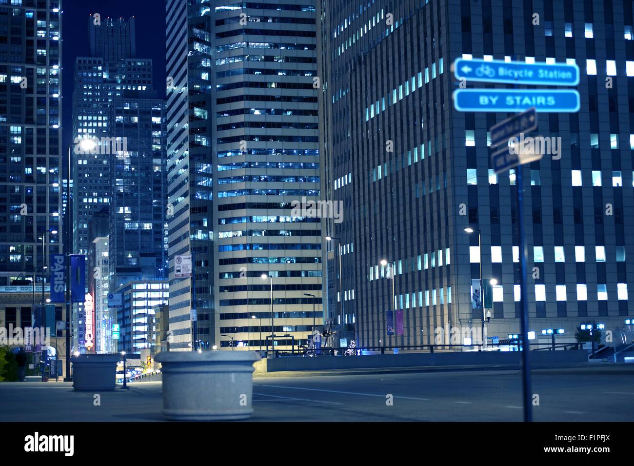 Urban Night Life. Chicago Streets by NIght Stock Photo - Alamy