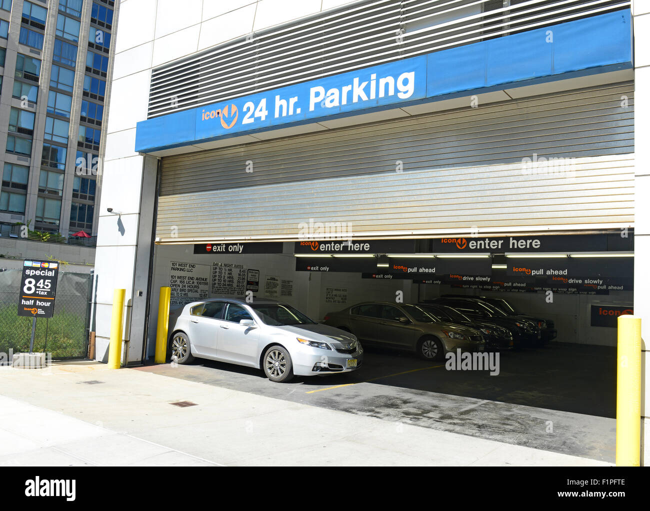 Car parking spots hi-res stock photography and images - Alamy