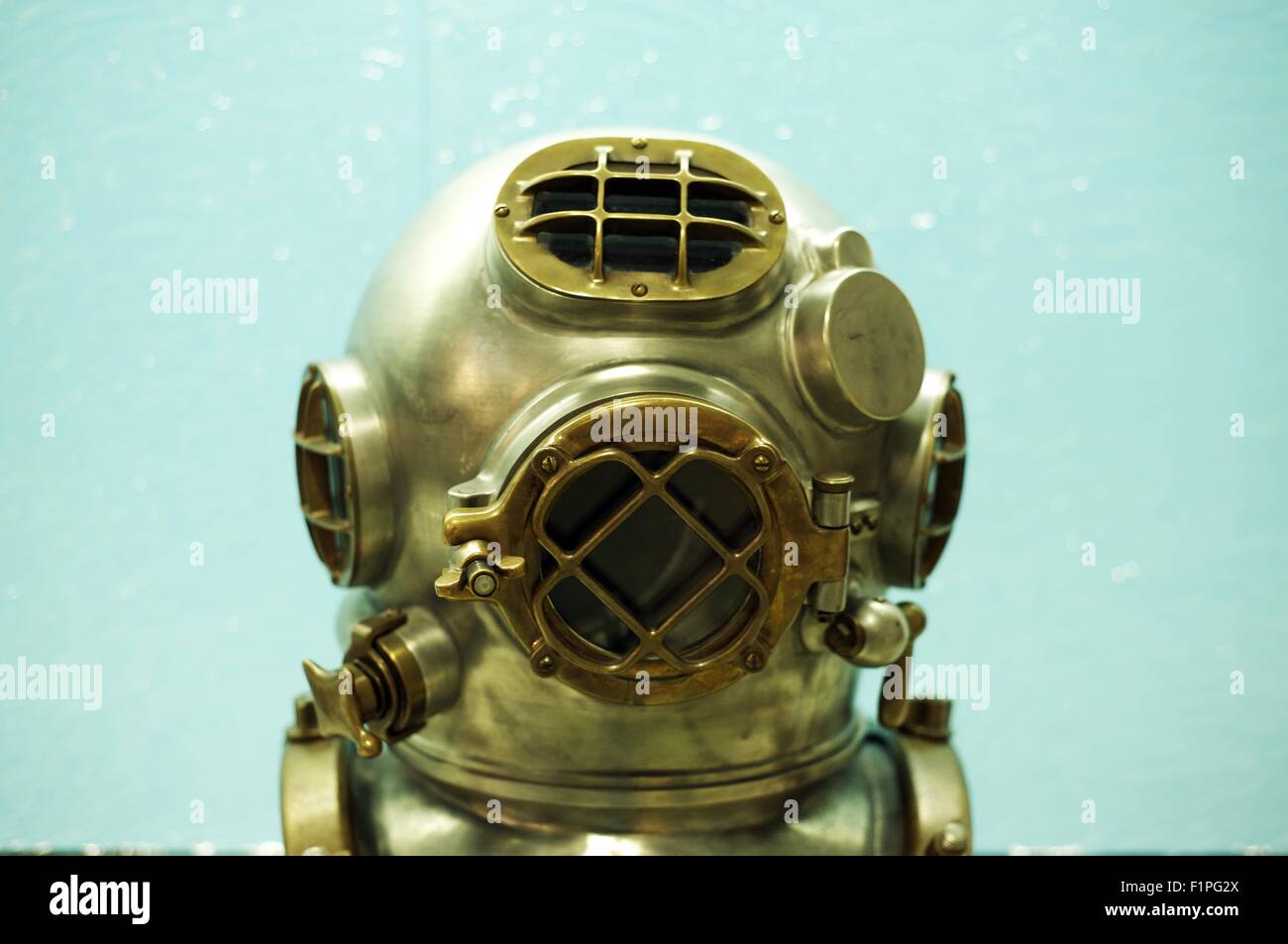 Deep sea diver helmet hi-res stock photography and images - Alamy