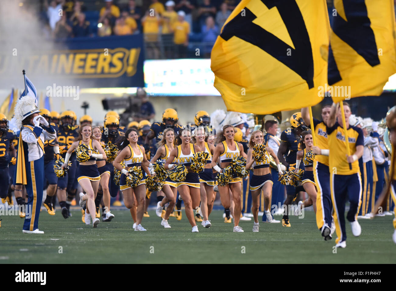 Morgantown, West Virginia, USA. 5th Sep, 2015. The WVU cheerleaders ...