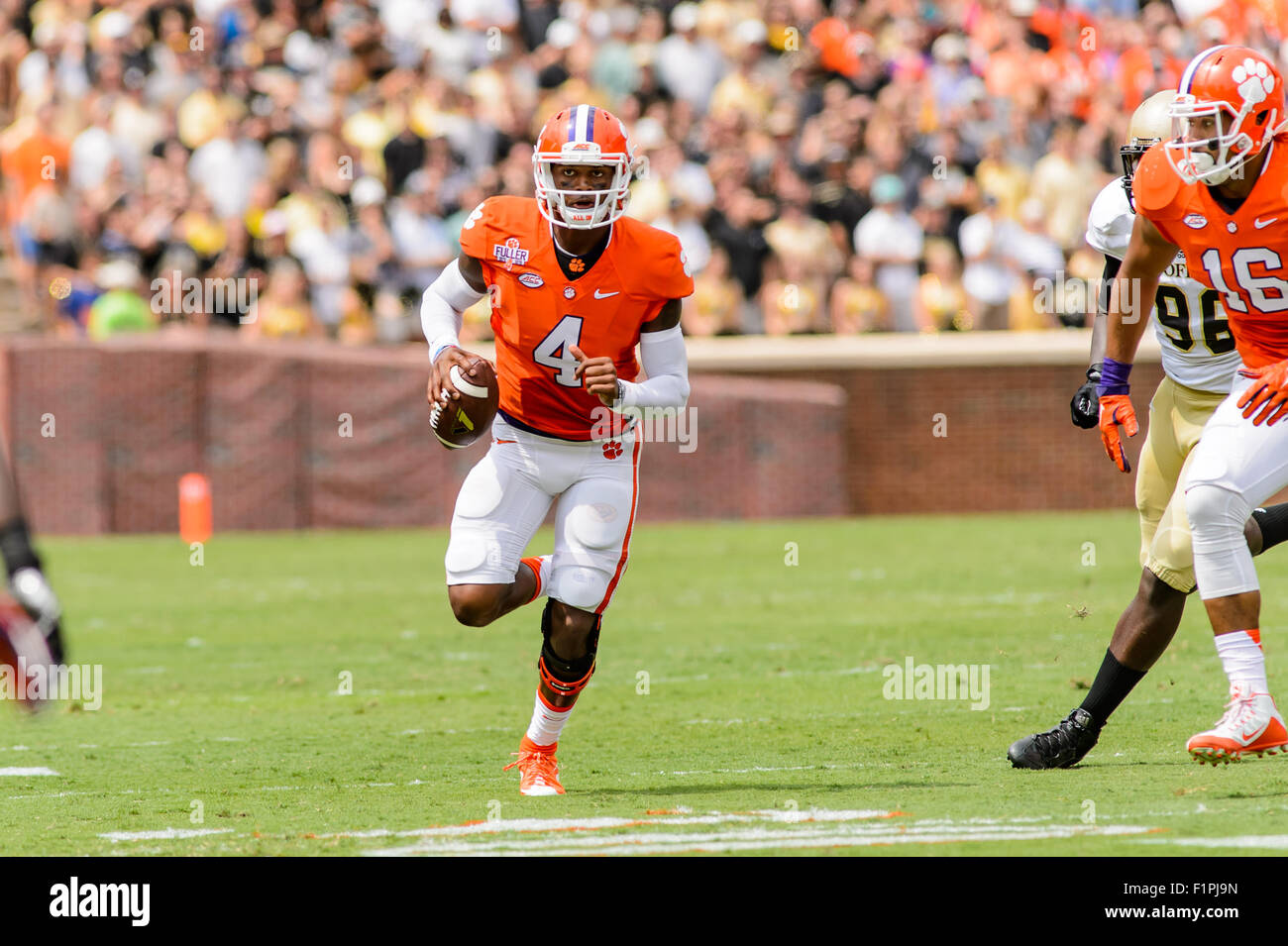 Clemson tigers quarterback deshaun watson hi-res stock photography and ...