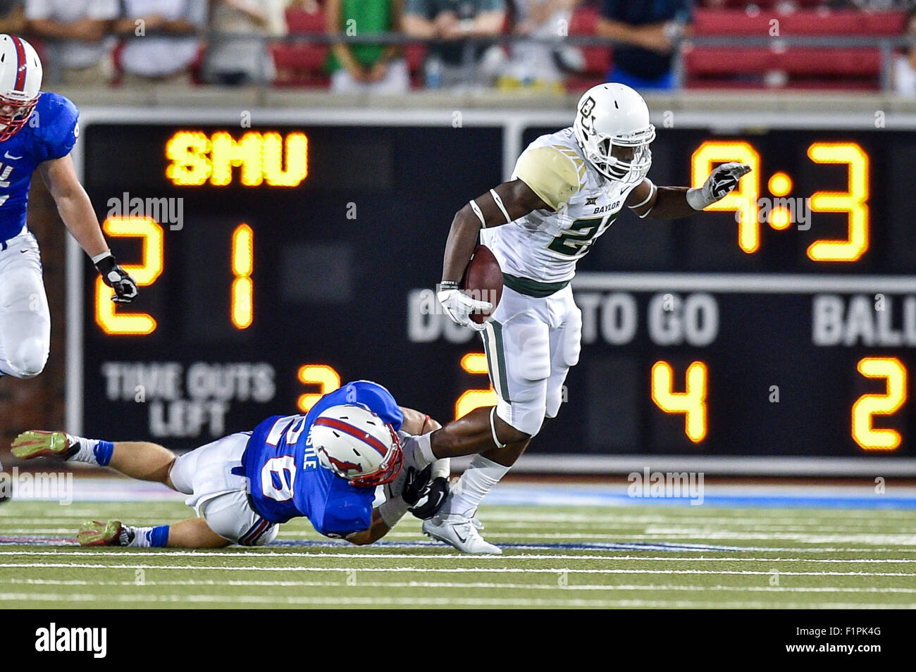 September 4th, 2015:.Baylor Bears running back Devin Chafin (28) tries ...