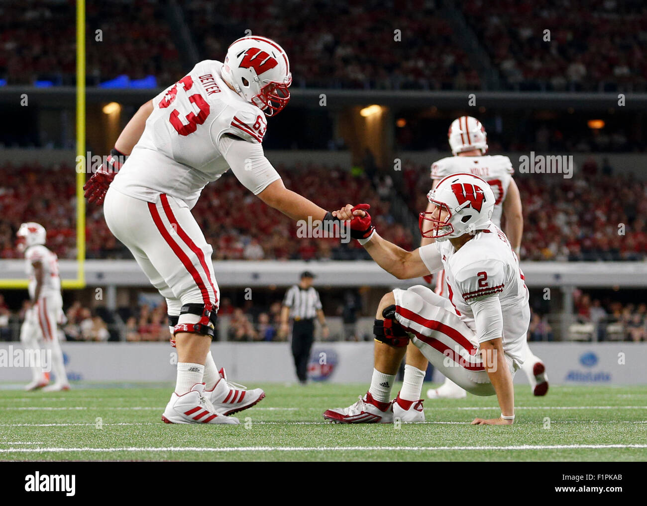 Wisconsin badgers quarterback joel stave 2 hi-res stock photography and ...