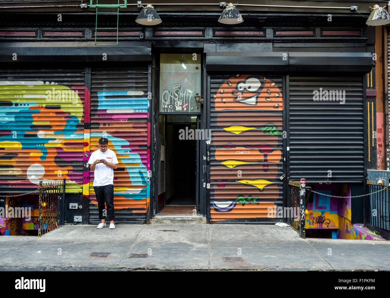 Storefront gates hi-res stock photography and images - Alamy