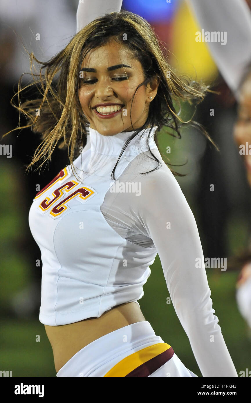 Los Angeles Ca Usa 5th Sep 2015 Usc Trojans Cheerleaders Perform During The Ncaa Football
