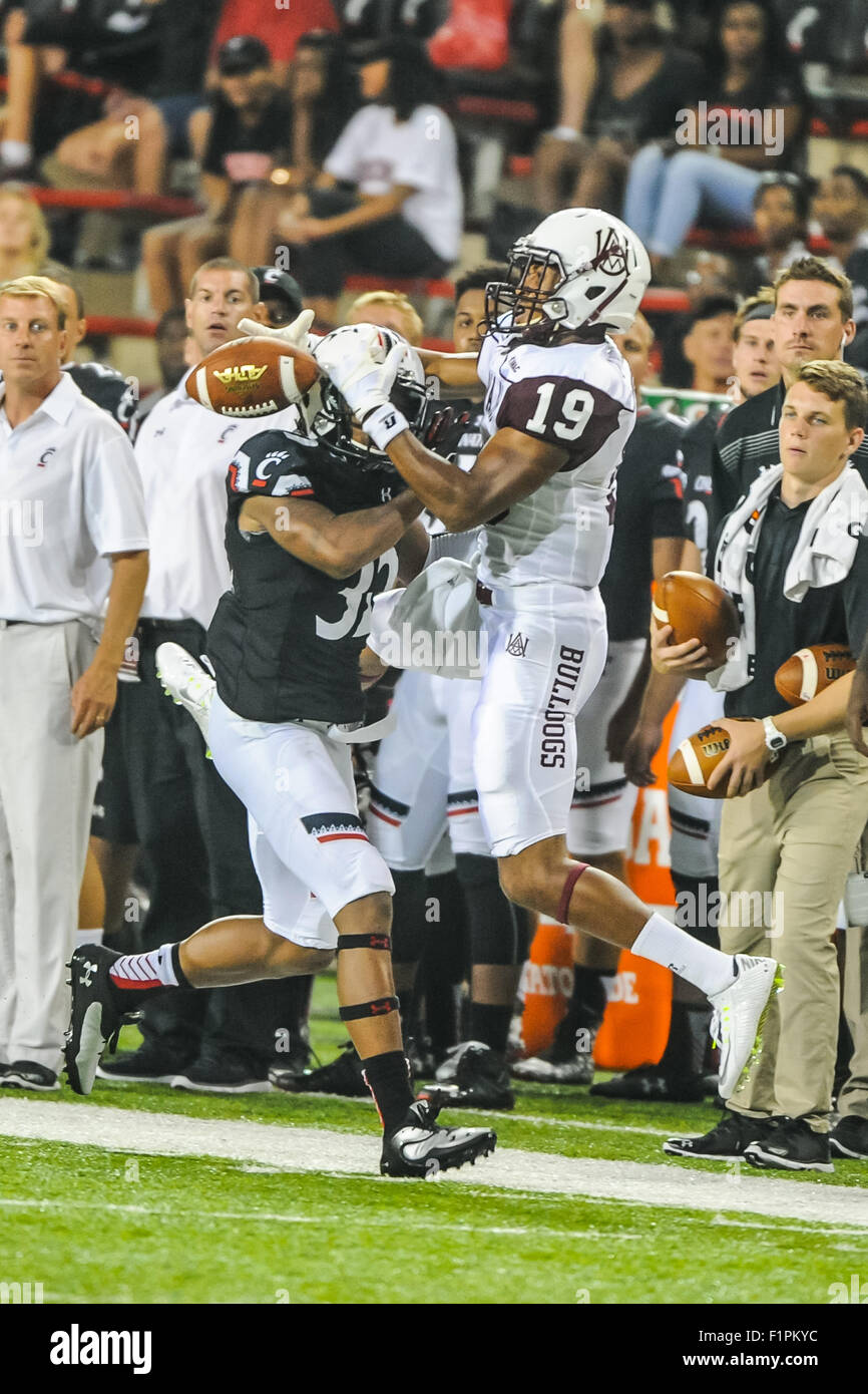 Cornerback Linden Stephens (32) of the Cincinnati Bearcats interferes ...