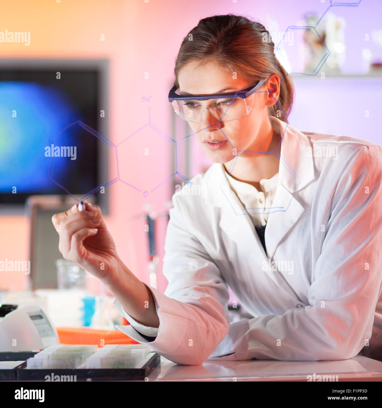 Life science researcher working in laboratory Stock Photo - Alamy