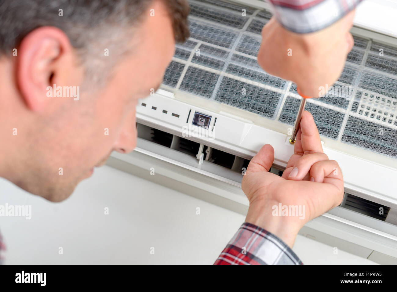 Installing an air conditioning unit Stock Photo - Alamy