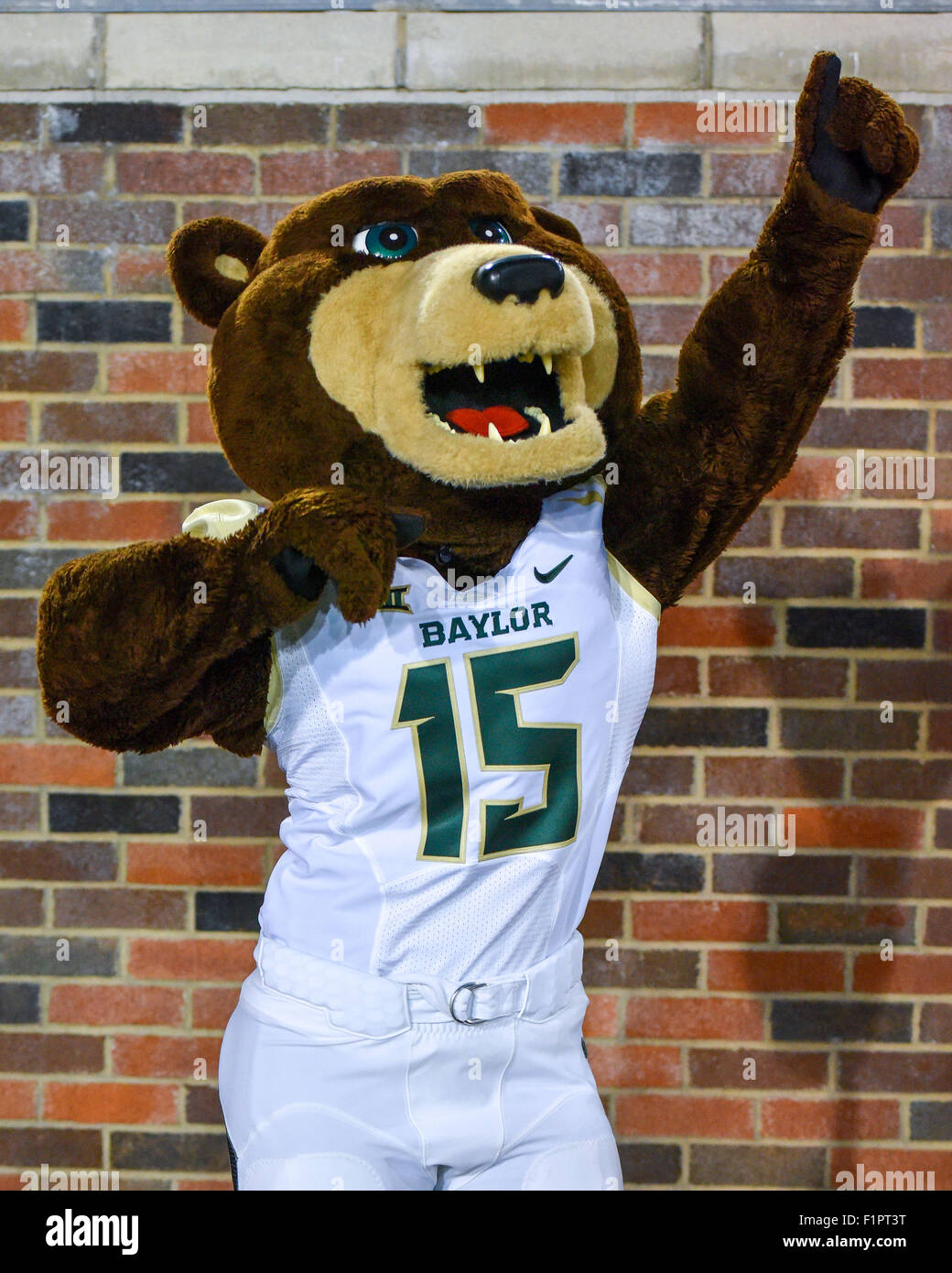 September 4th, 2015:.Baylor Bears mascot, Bruiser in action during an ...