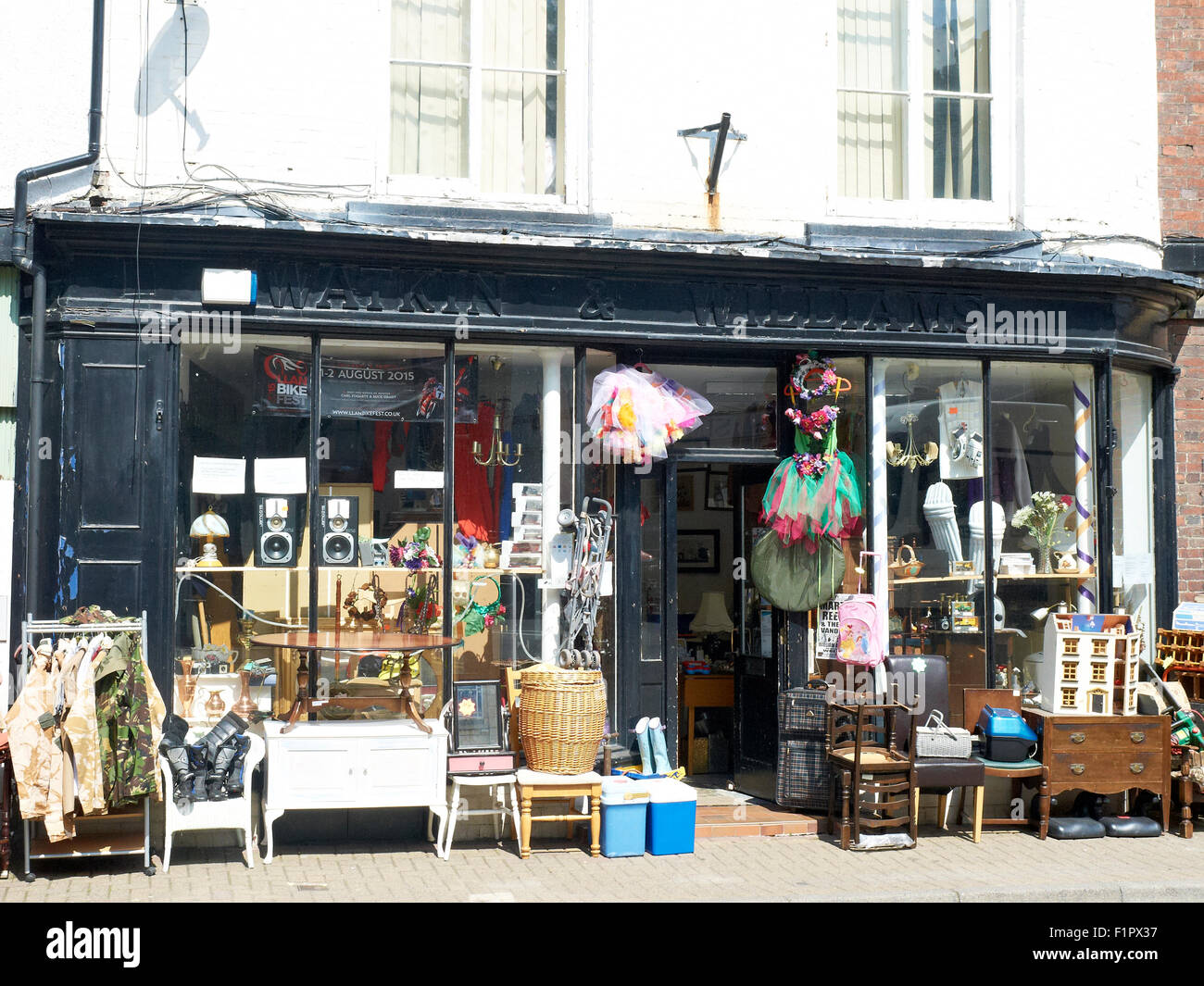 Junk shops hi-res stock photography and images - Alamy