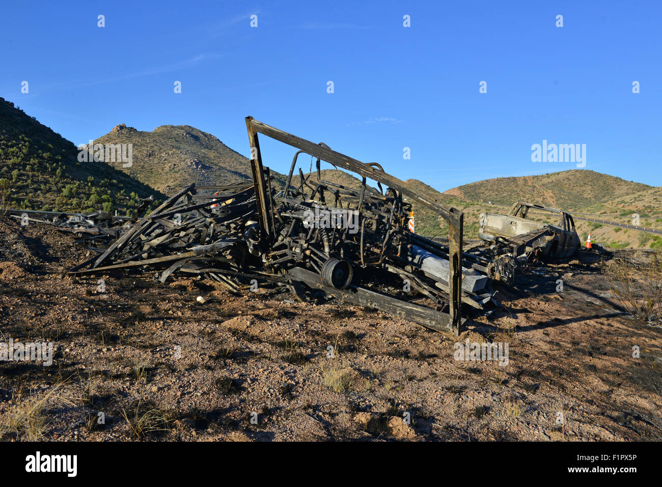Car trouble in desert hi-res stock photography and images - Alamy
