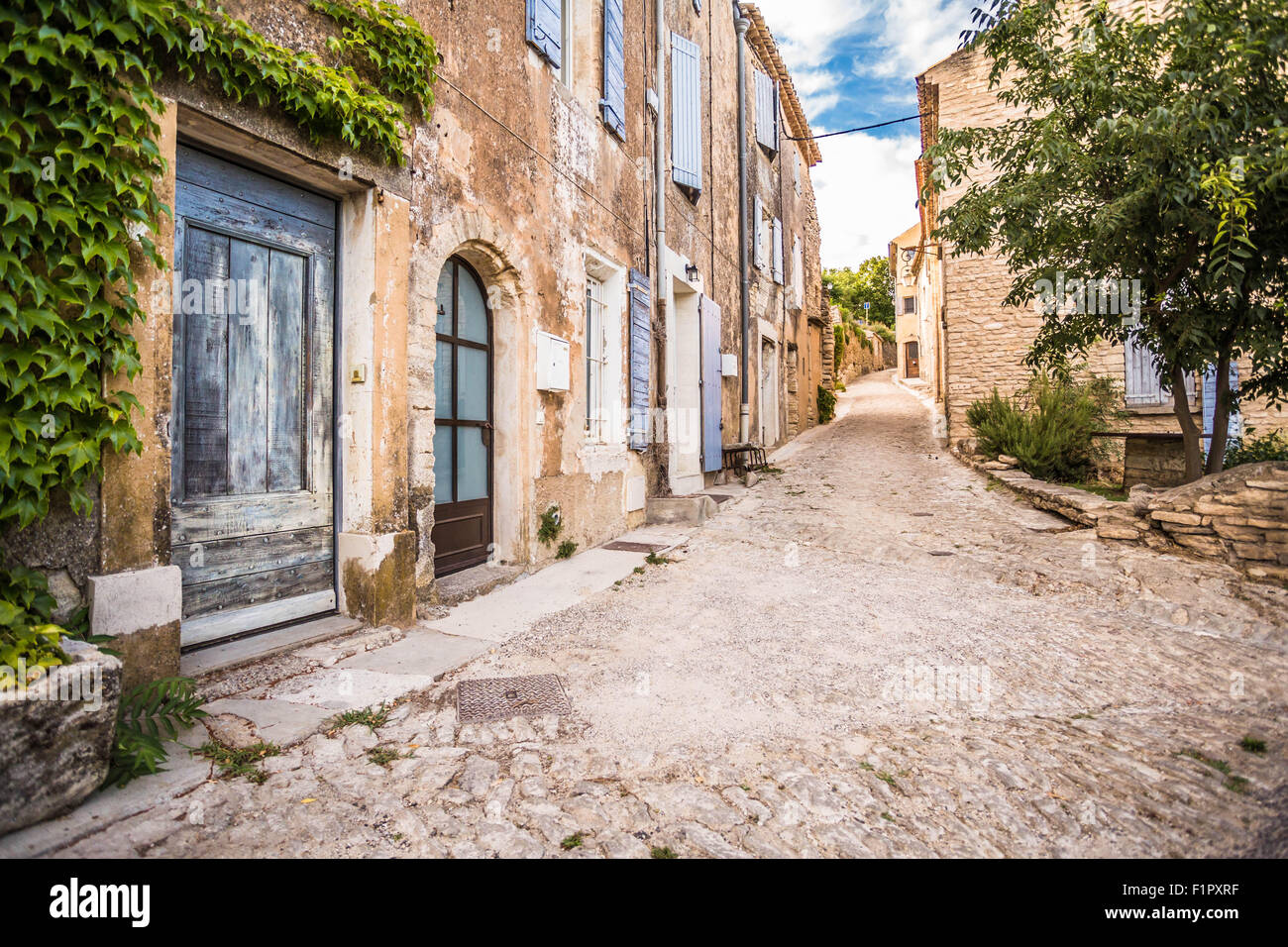 Provencal architecture hi-res stock photography and images - Alamy