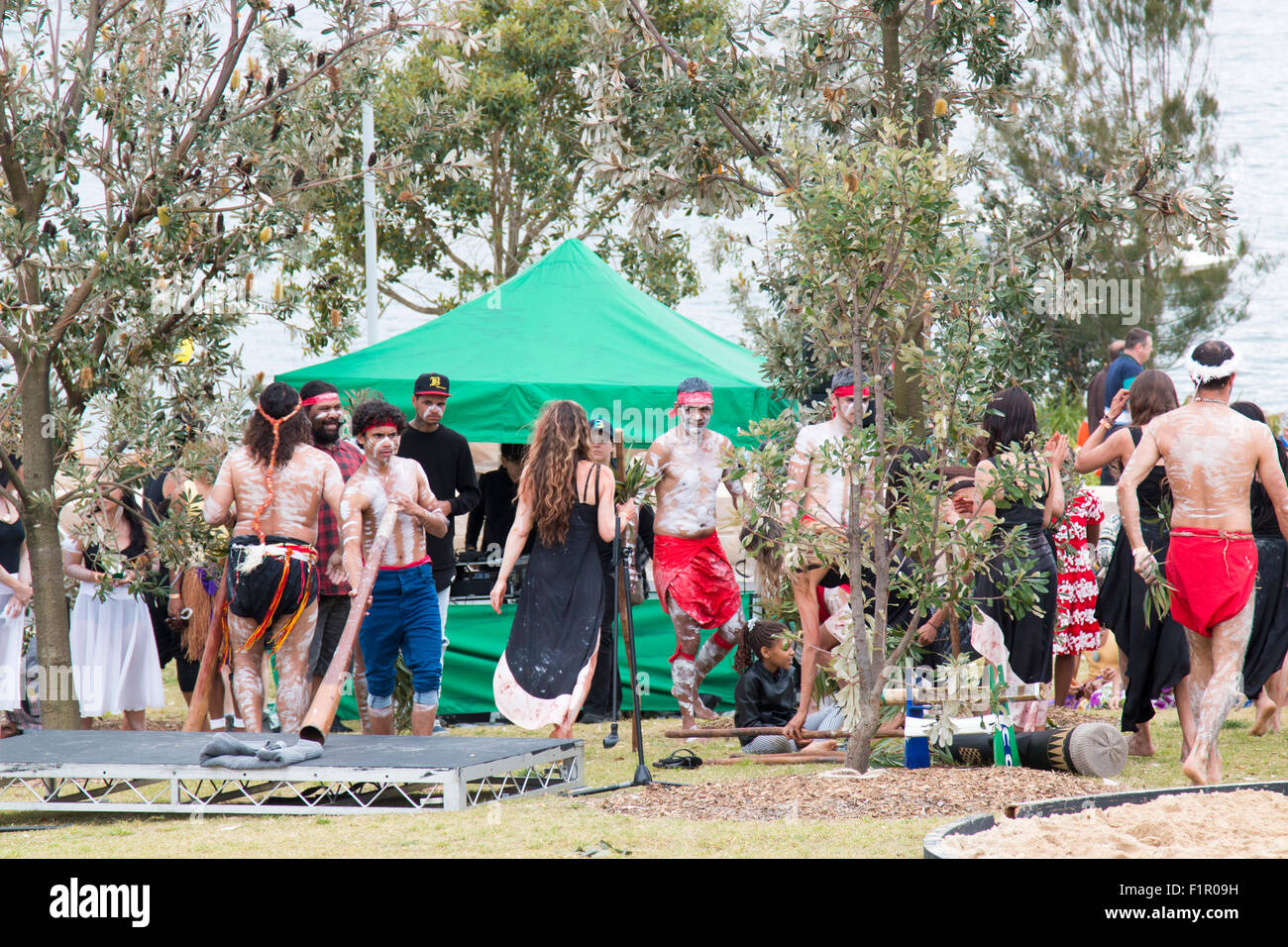 Aboriginal australians dance hi-res stock photography and images - Alamy