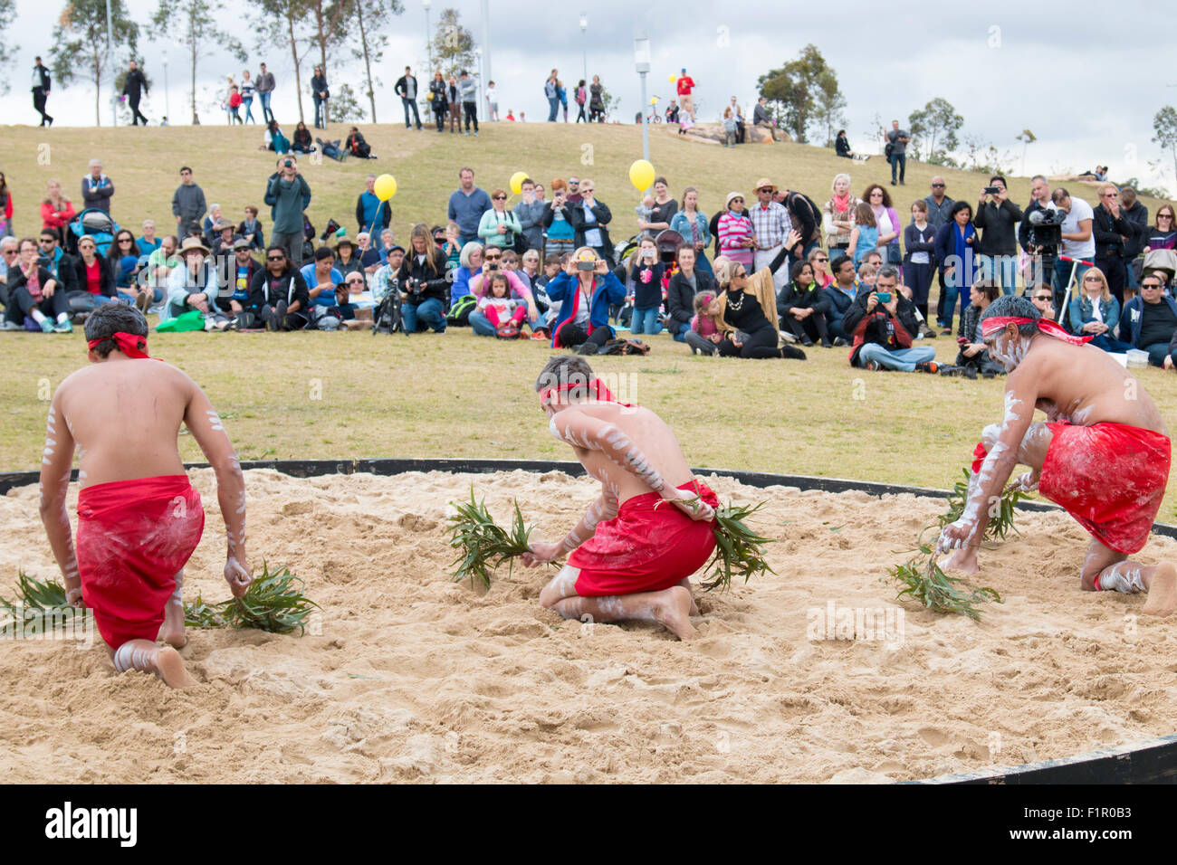 Aboriginal ceremony audience hi-res stock photography and images - Alamy
