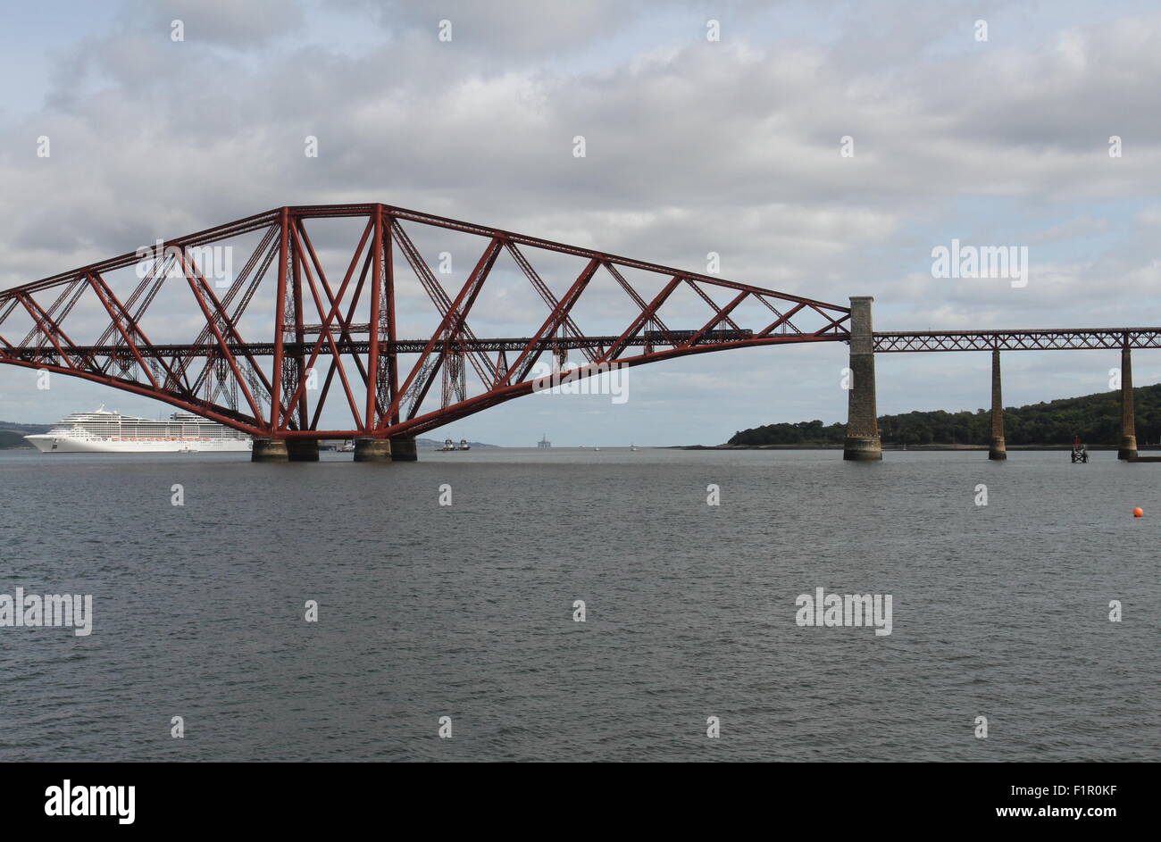 Inchgarvie, Forth Rail Bridge and cruise ship MSC Splendida Scotland ...