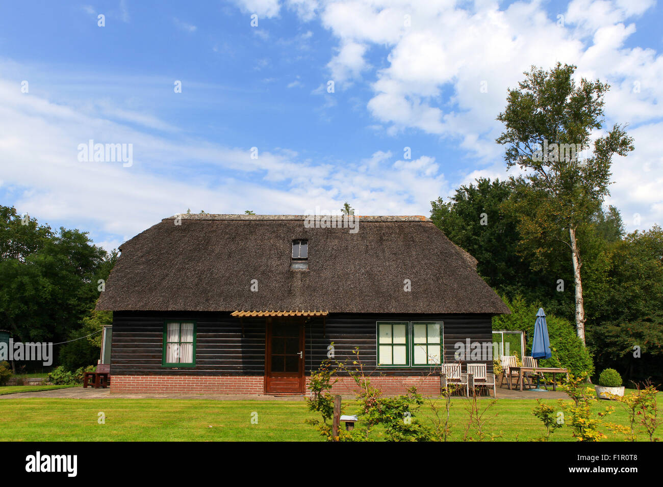 Typical Dutch house at the town of Giethoorn Stock Photo - Alamy
