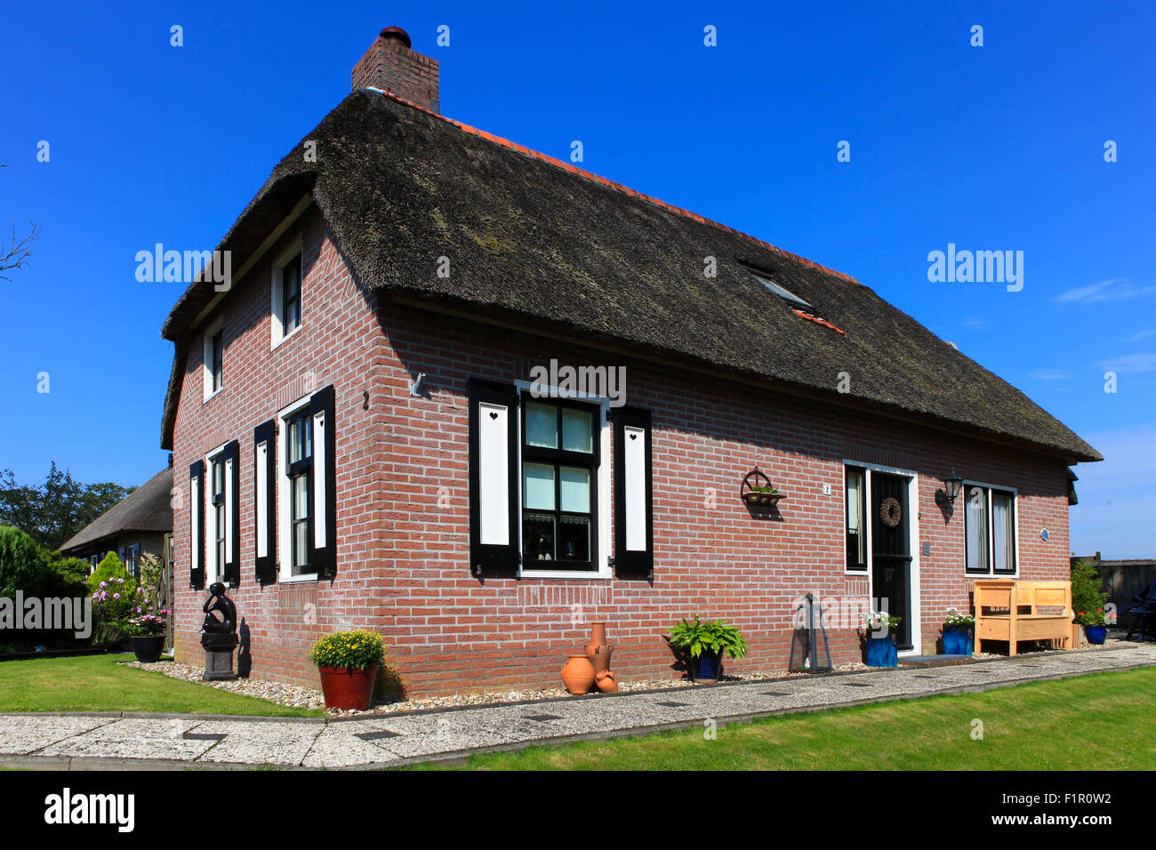 Typical Dutch house at the town of Giethoorn Stock Photo - Alamy