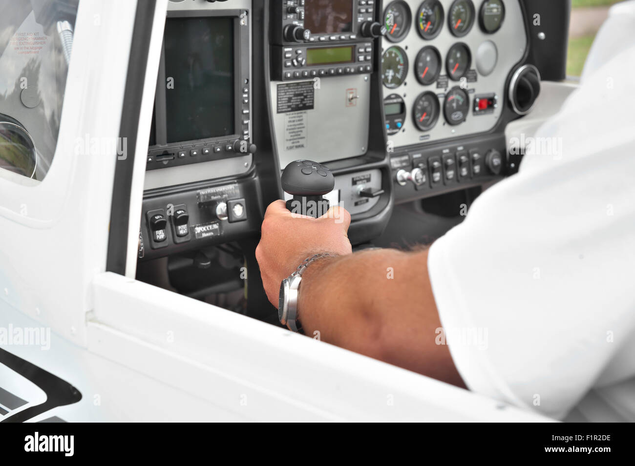 Captain pilot cockpit hi-res stock photography and images - Alamy