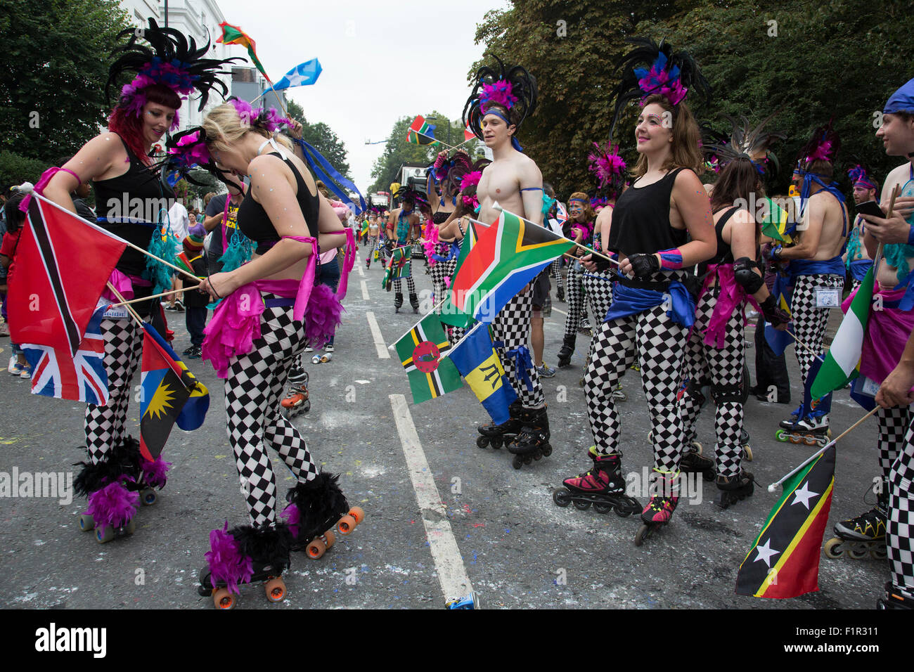 Rollerskating and rollerblading people in the parade. Notting Hill ...