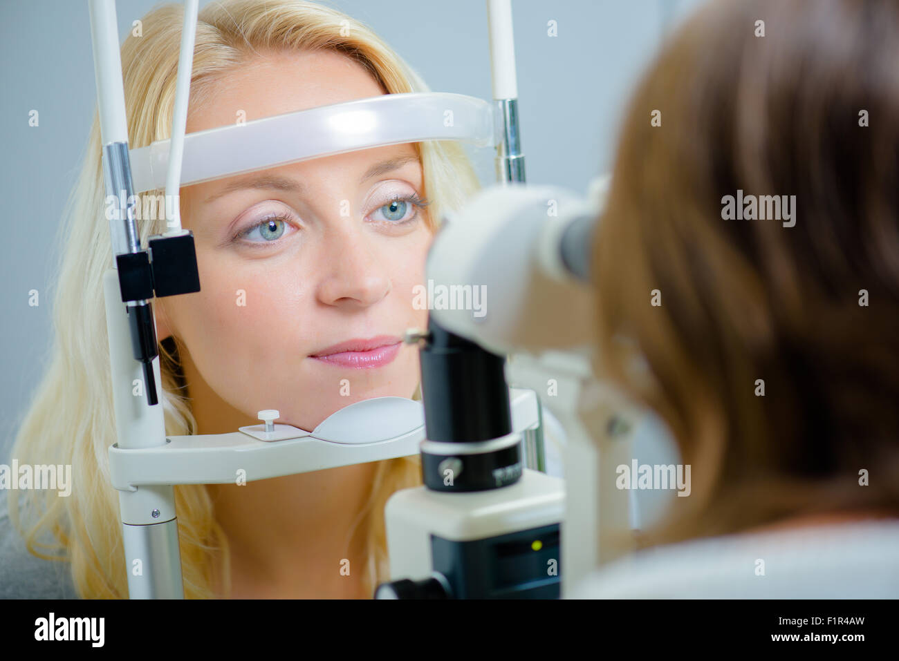 Woman reading eye test chart hi-res stock photography and images - Alamy