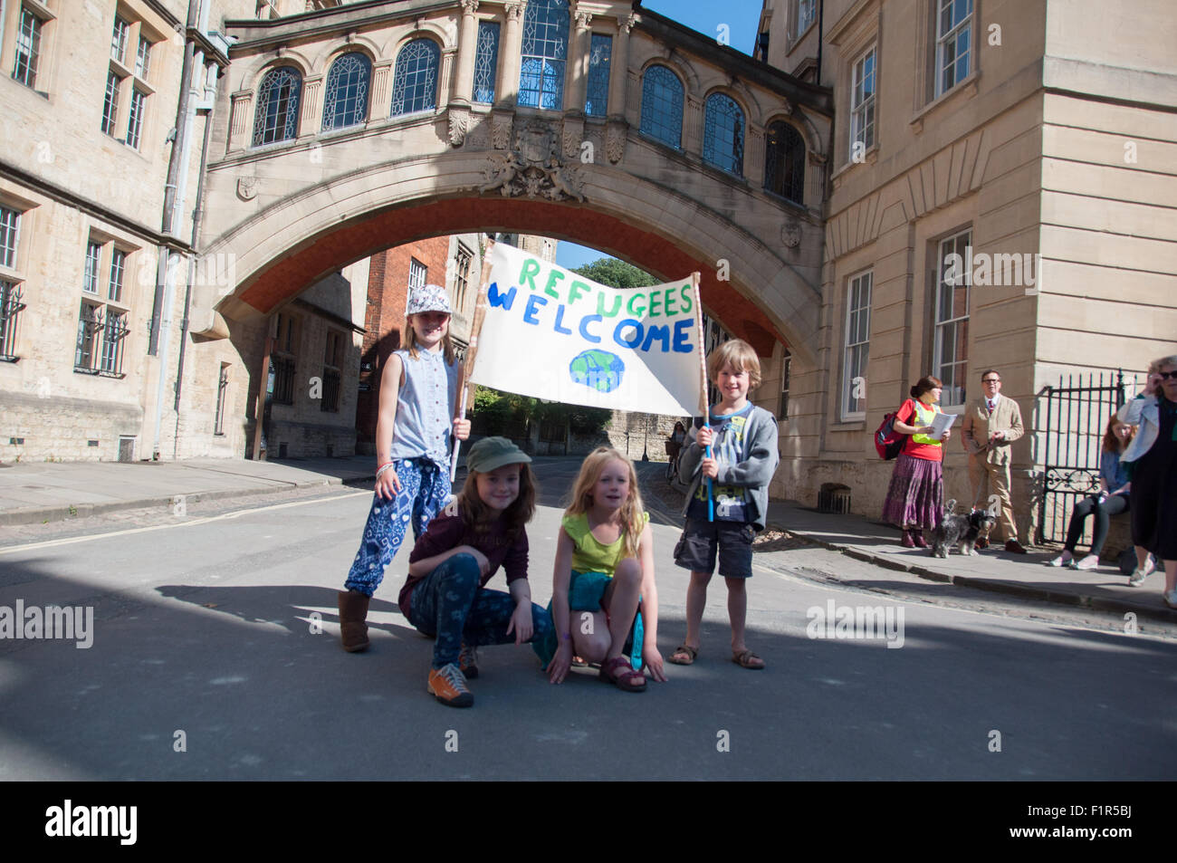 Oxford, Oxfordshire, UK. 6th September 2015, Hundreds atend refugee ...