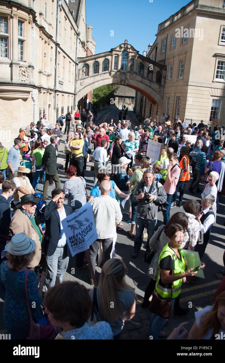 Oxford, Oxfordshire, UK. 6th September 2015, Hundreds atend refugee ...