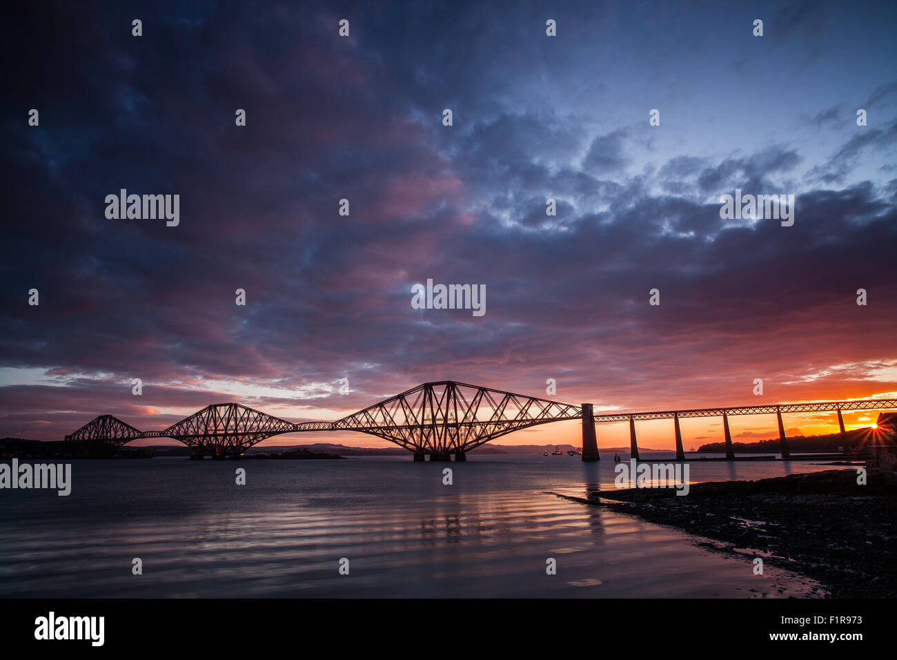 Forth bridge edinburgh hi-res stock photography and images - Alamy