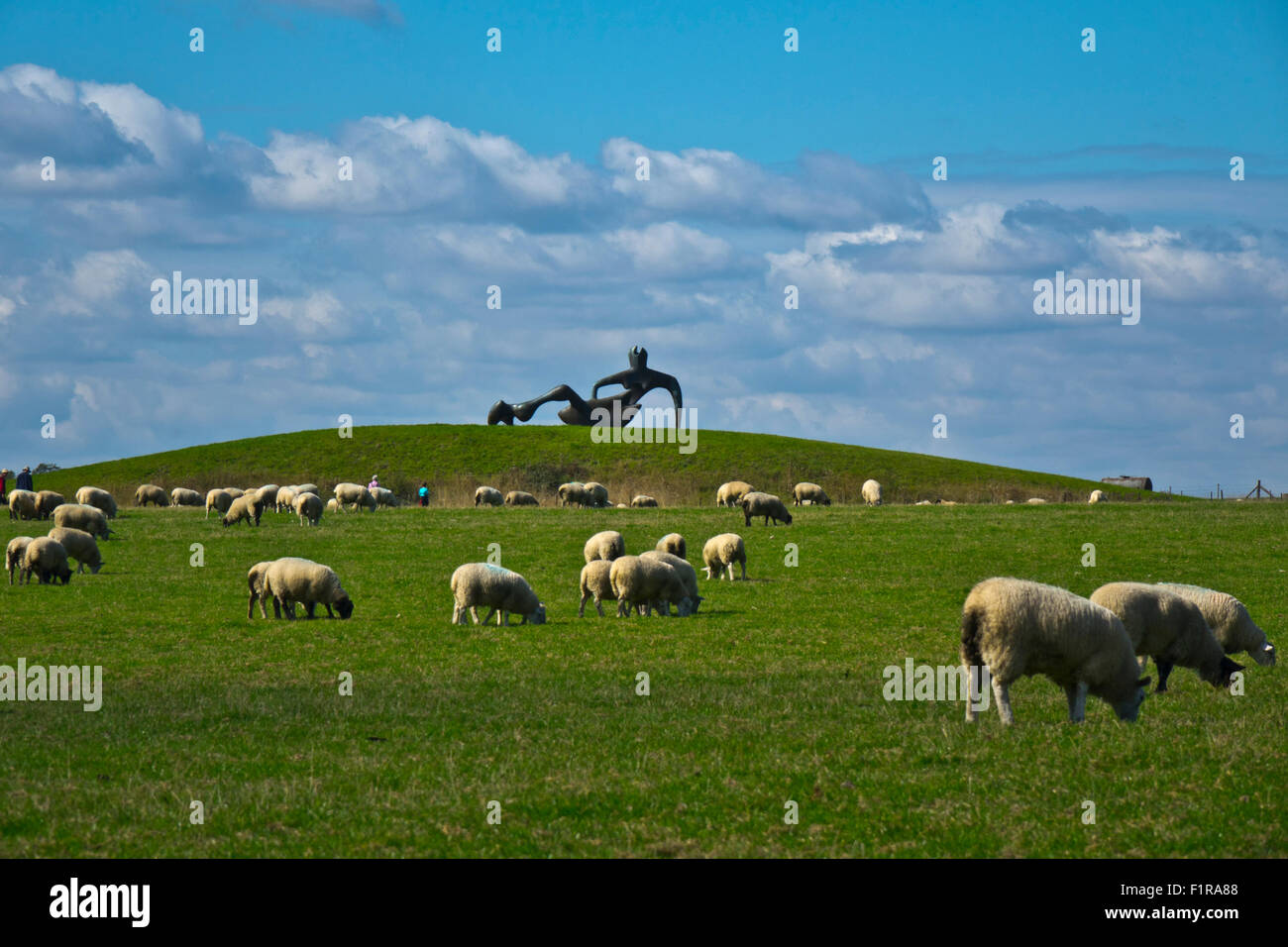 Henry Moore Sculpture Large reclining figure 1984 Stock Photo - Alamy