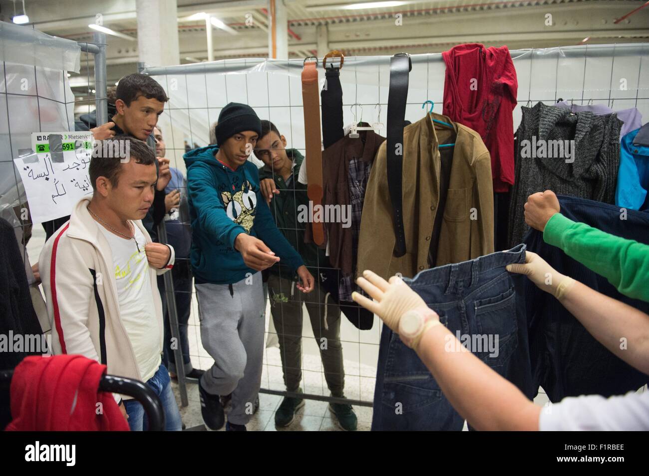 Refugees from in line for clothing in a refugee shelter Hermsdorf ...