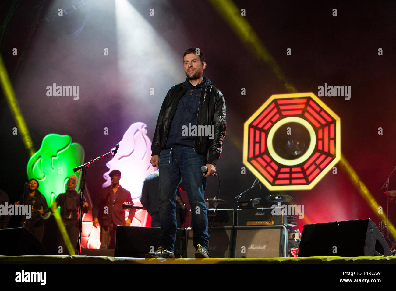 Damon albarn lead singer blur hi-res stock photography and images - Alamy