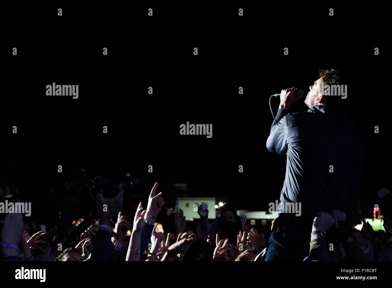 Damon albarn lead singer blur hi-res stock photography and images - Alamy