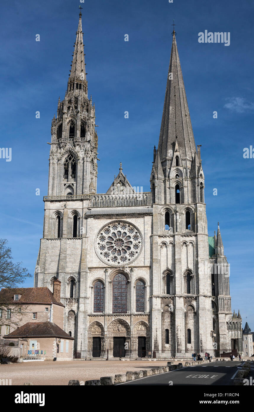 West front of Chartres cathedral with high gothic steeple on left and ...