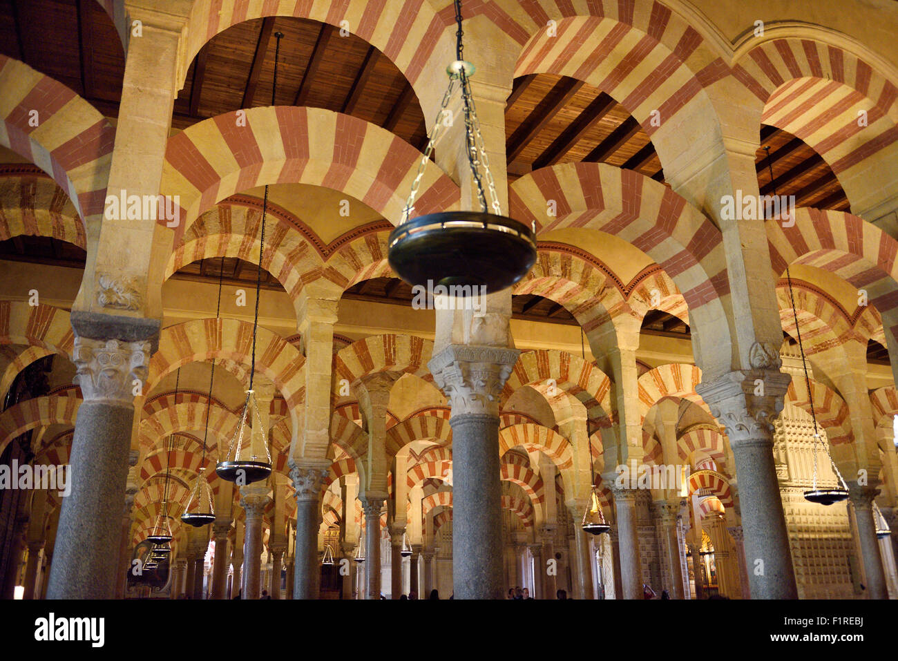 Double red and white arches on pillars at the Hypostyle Prayer Hall in ...