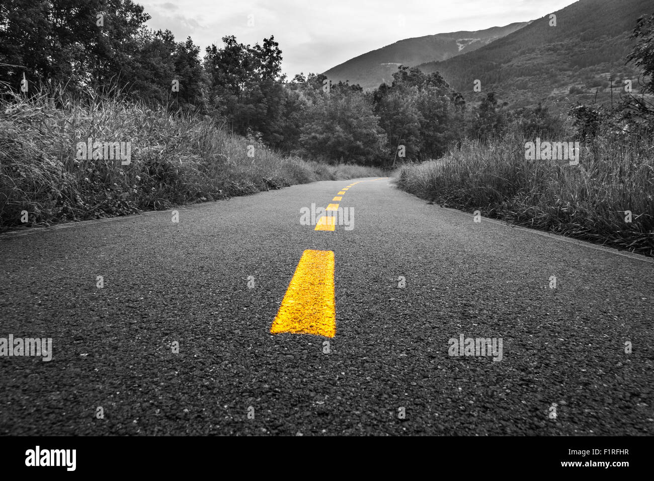 Paved cycle lane with yellow path - far destination Stock Photo - Alamy