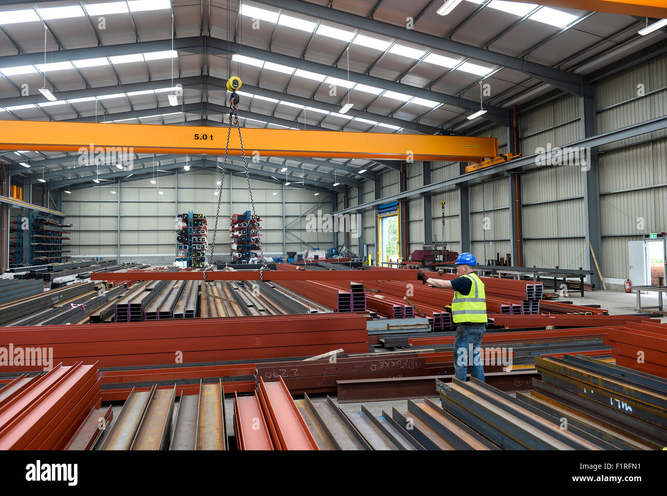 Steel warehouse girders hi-res stock photography and images - Alamy