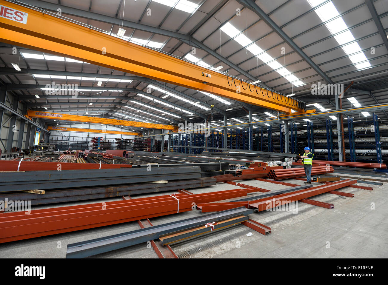 Overhead crane hi-res stock photography and images - Alamy