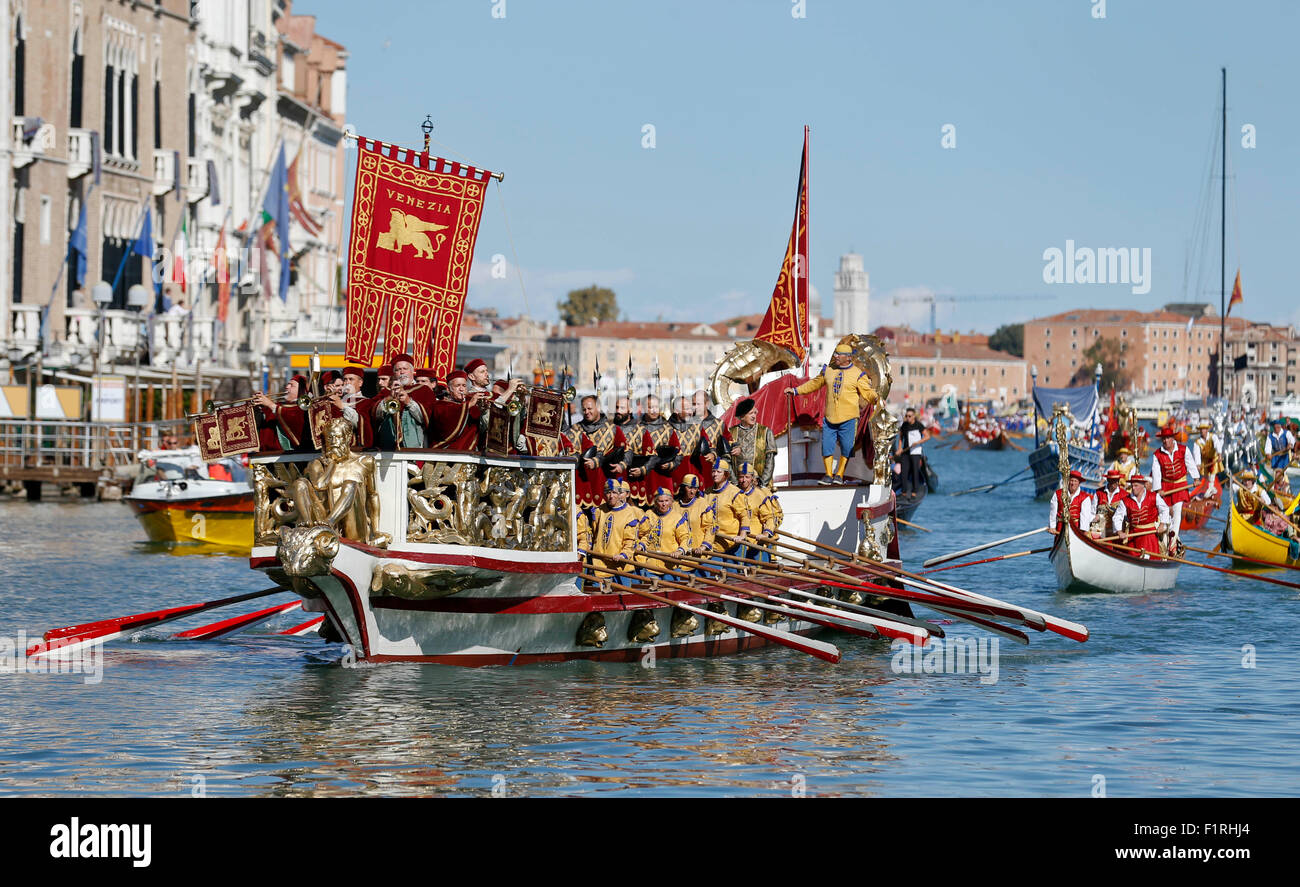 Regatta storica on canal hi-res stock photography and images - Alamy