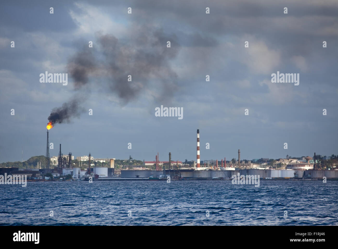 Oil refinery cuba hi-res stock photography and images - Alamy
