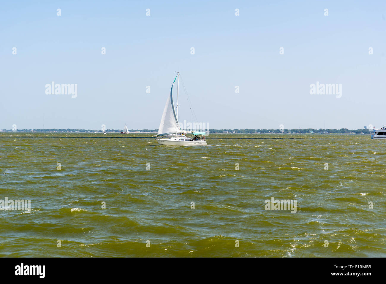 sailing a yacht in the open ocean Stock Photo - Alamy