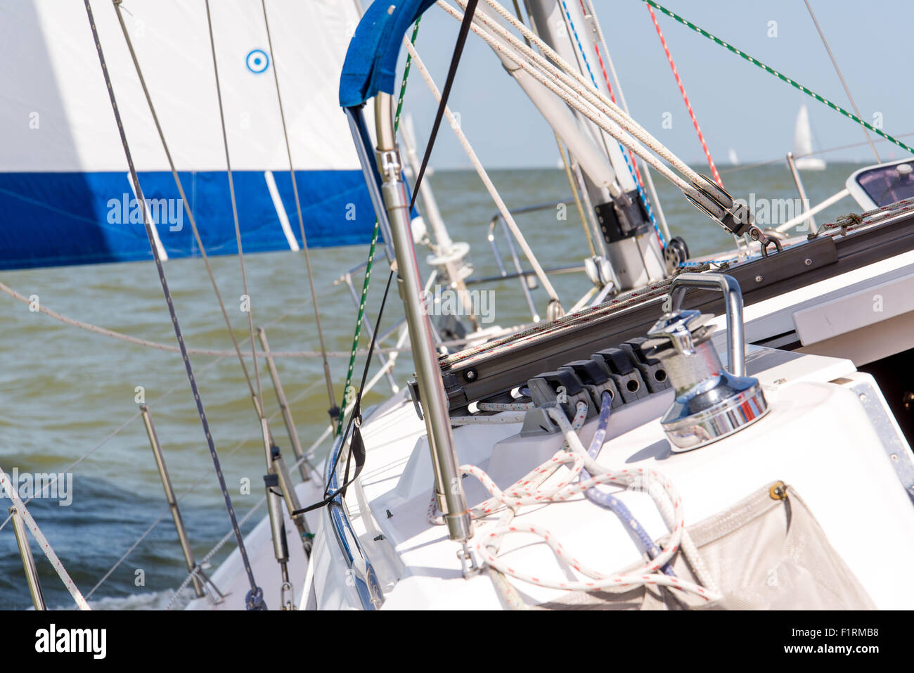 sailing a yacht in the open ocean Stock Photo - Alamy